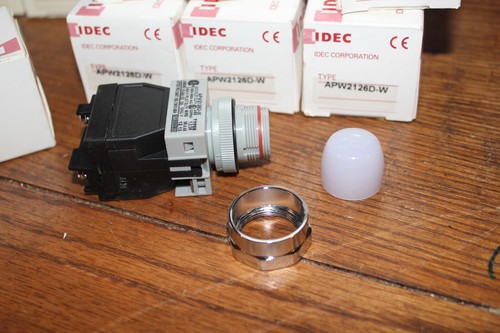 NEW IDEC APW2126D-W WHITE PILOT LED LIGHT DOME LENS 120 VAC TRANSFORMER ...