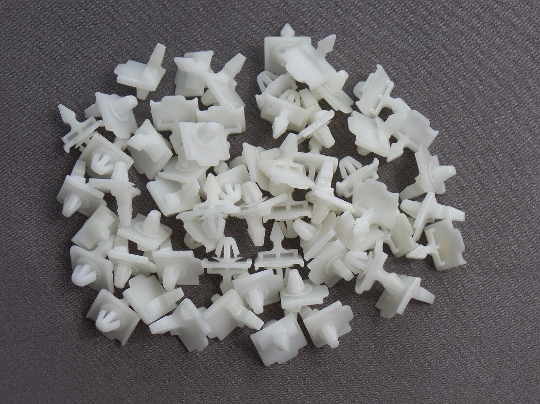 20 Klammern Clips Beplankung Zierleisten für Mercedes W124 S124 W201 ...