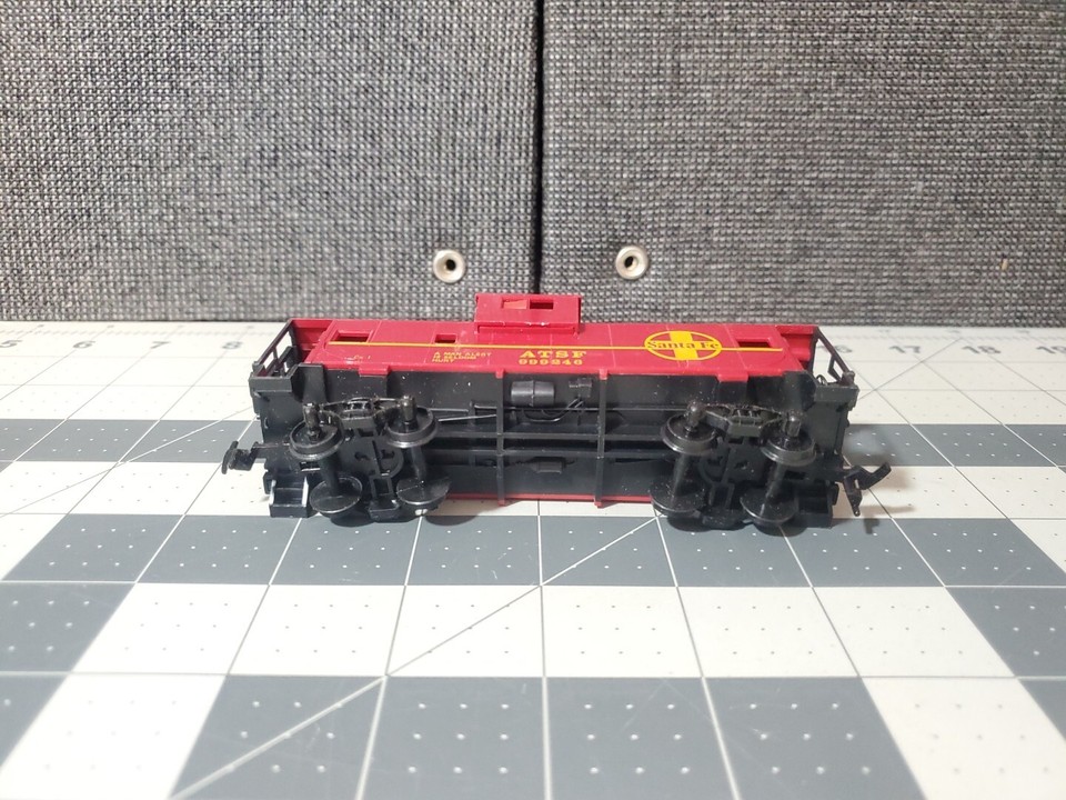 HO AHM Santa Fe Red Caboose ATSF # 999246 HO Freight Car READ | eBay