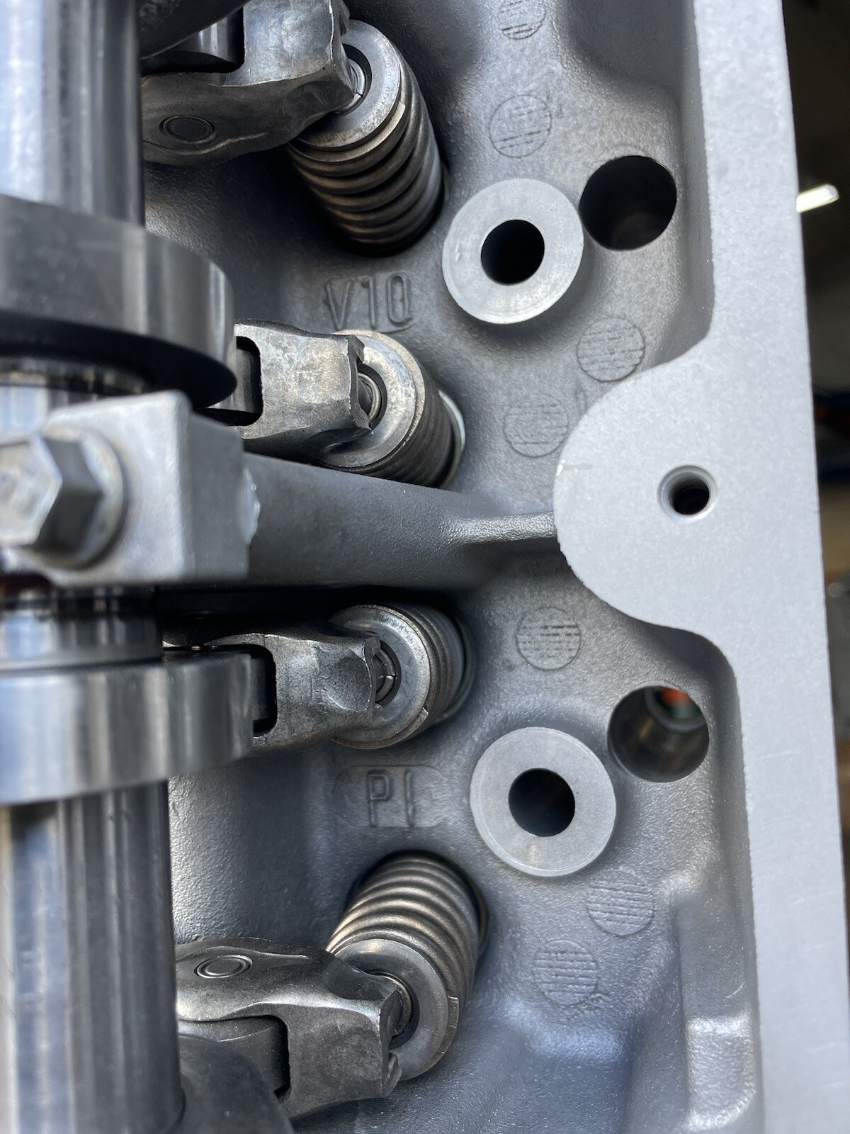 2000-2004 Ford F-250 F-350 6.8L V10 20 Valve Cylinder Heads Pair ...