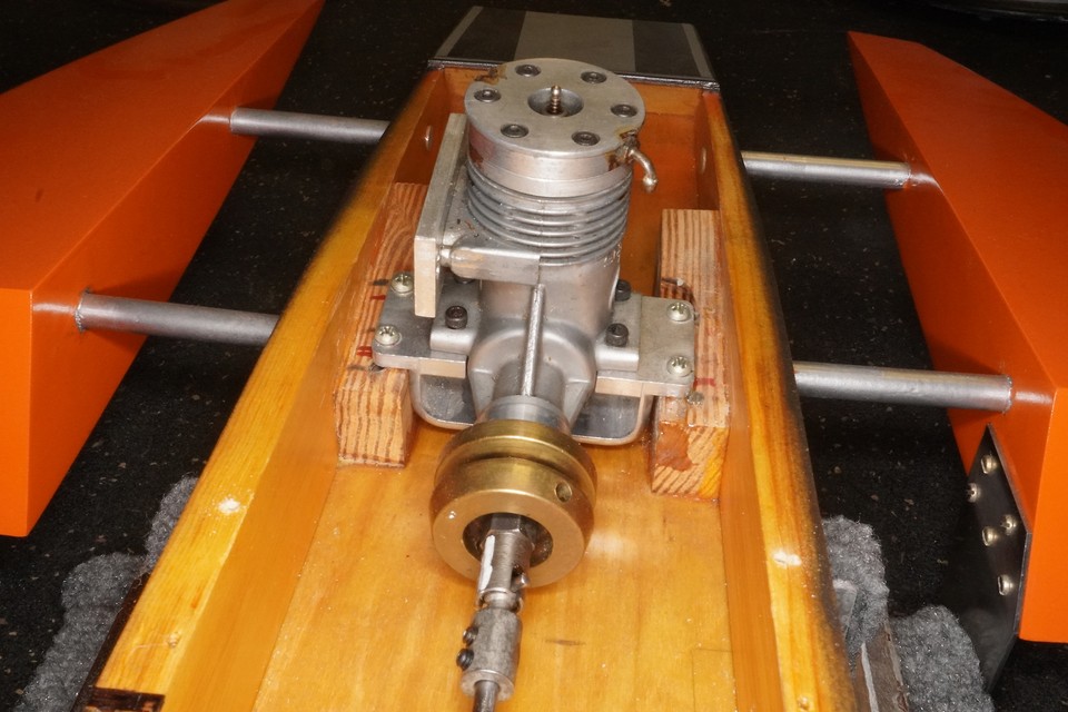 Custom Model RC Outrigger Hydroplane w/ Gas Super Tigre 40 Engine ...