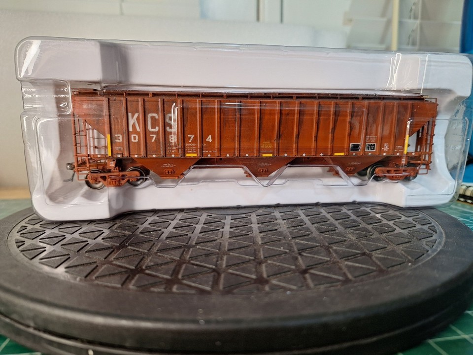 Tangent HO-Scale Pullman Standard PS-2 4750 Covered Hopper | eBay