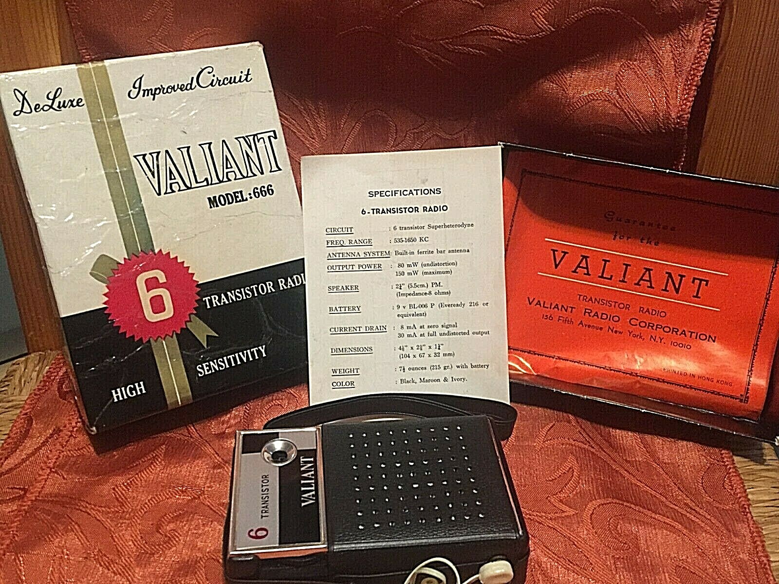 DELUXE MODEL 666 Vintage VALIANT TRANSISTOR RADIO Mint BOX PAPERS CASE ...