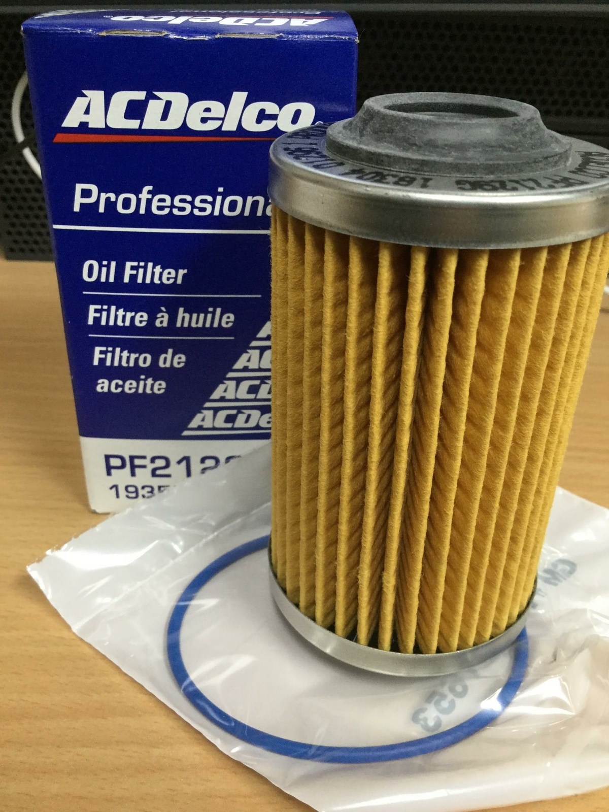 New Genuine Holden Oil Filter for VE VF V6 Commodore FREE POSTAGE Part ...