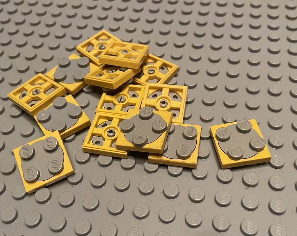 Lego Lot Of 14X Small Yellow & Gray Spinners / 2x2 / Spin / Turn Table ...