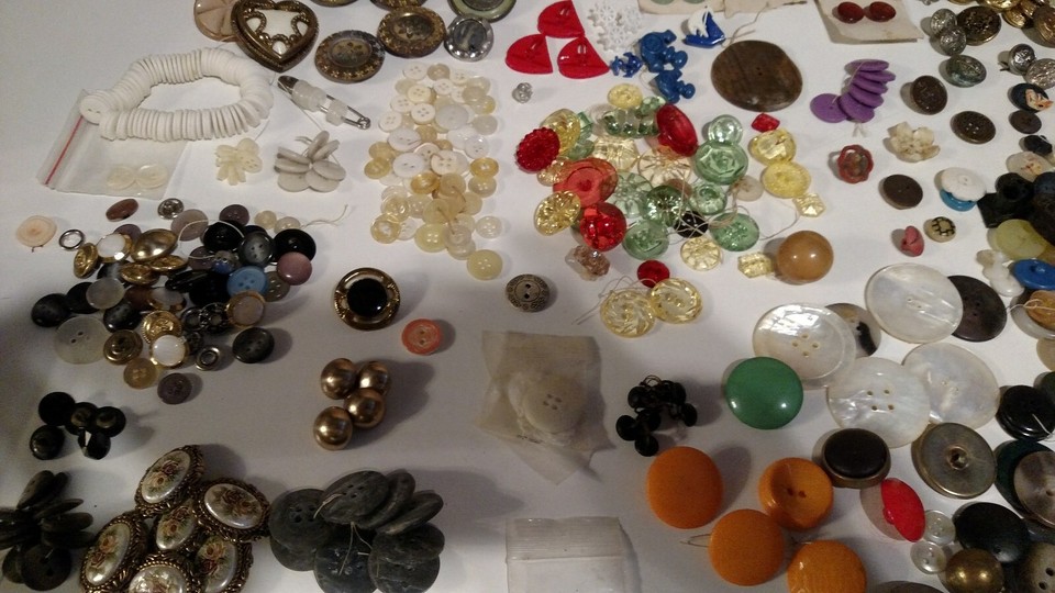 4 1/2 - 5 Pounds of Antique/Vintage Buttons, Mixed Lot | eBay
