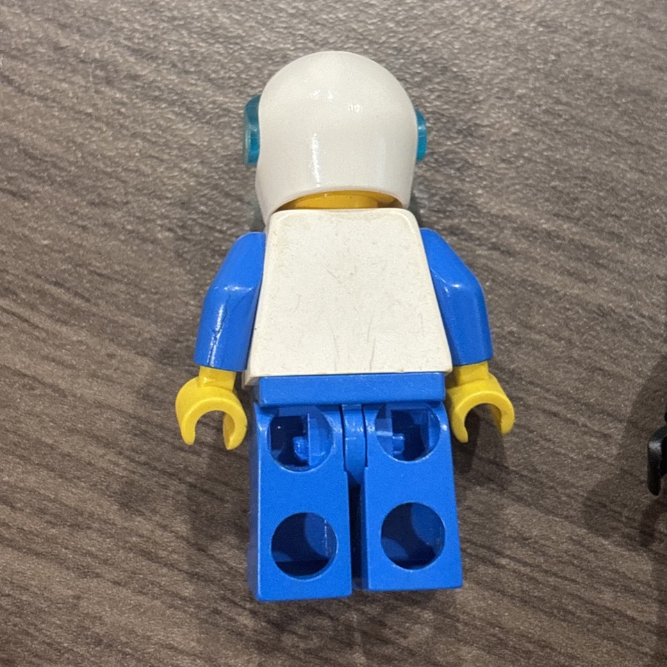 LEGO Classic Space Man Decaled 3 Minifigure with 2 tanks | eBay
