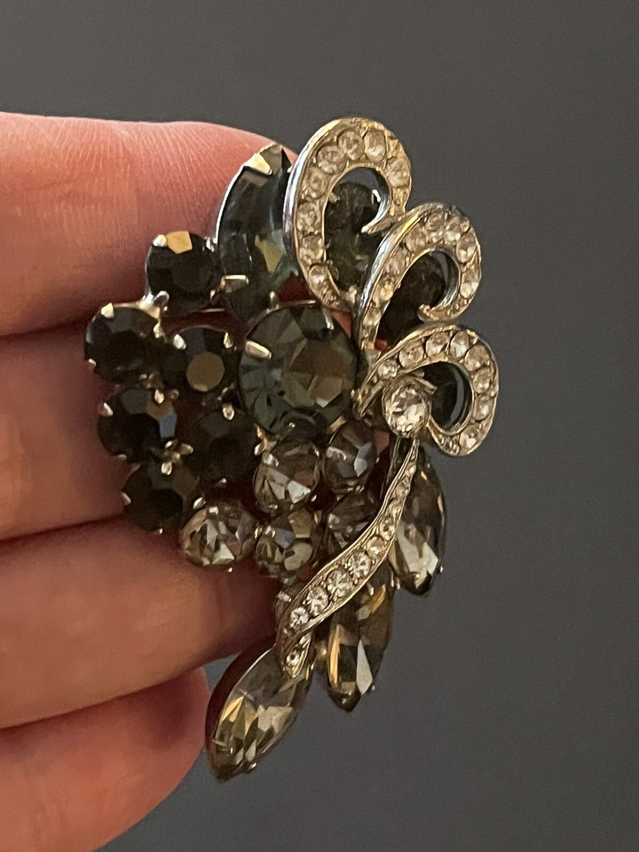Vintage Stunning Rhinestones Pin Brooch Gray & Cleat Prong Set Stones ...