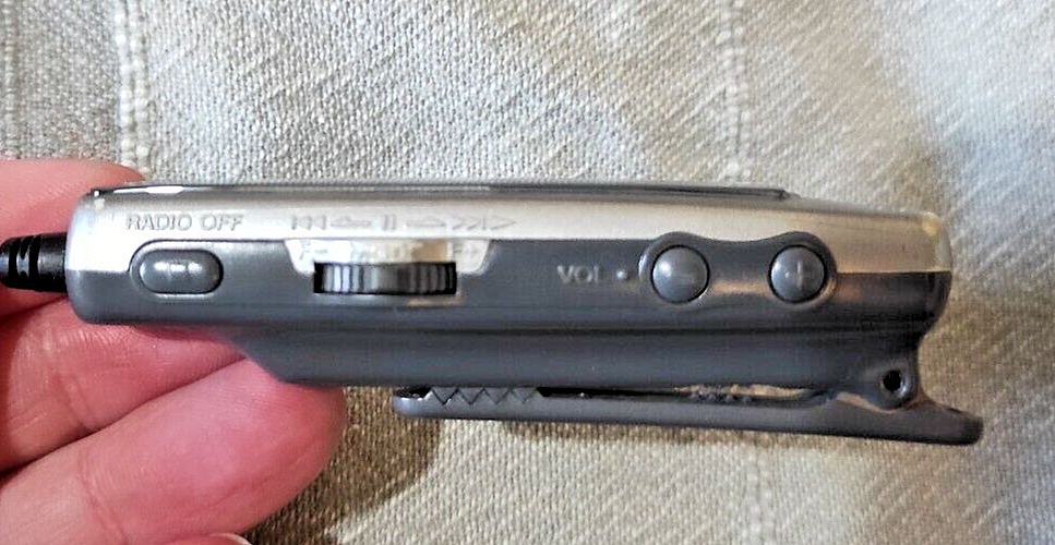 Sony MiniDisc Radio FM/AM Walkman MZ-G750 + Extras | eBay UK