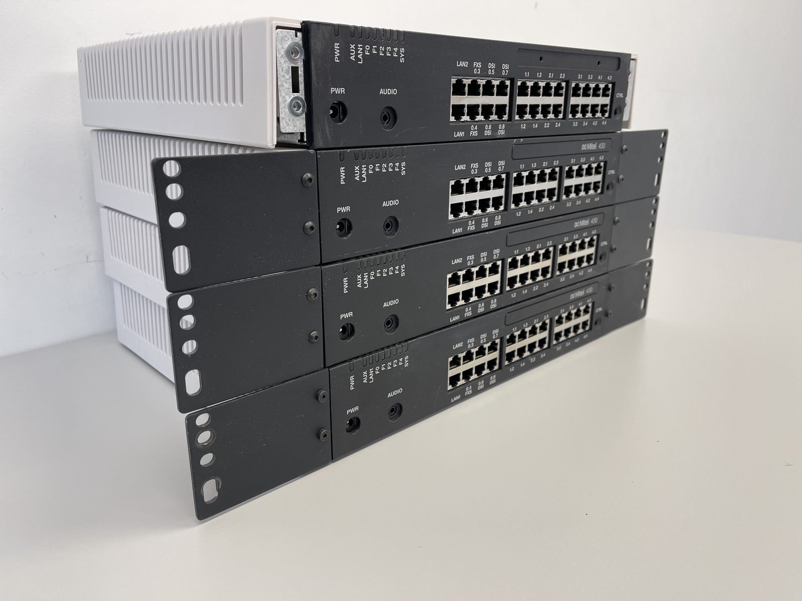 Telefonanlage Mitel 470 Controller inkl. Lizenzen, 4x 430 Controller ...