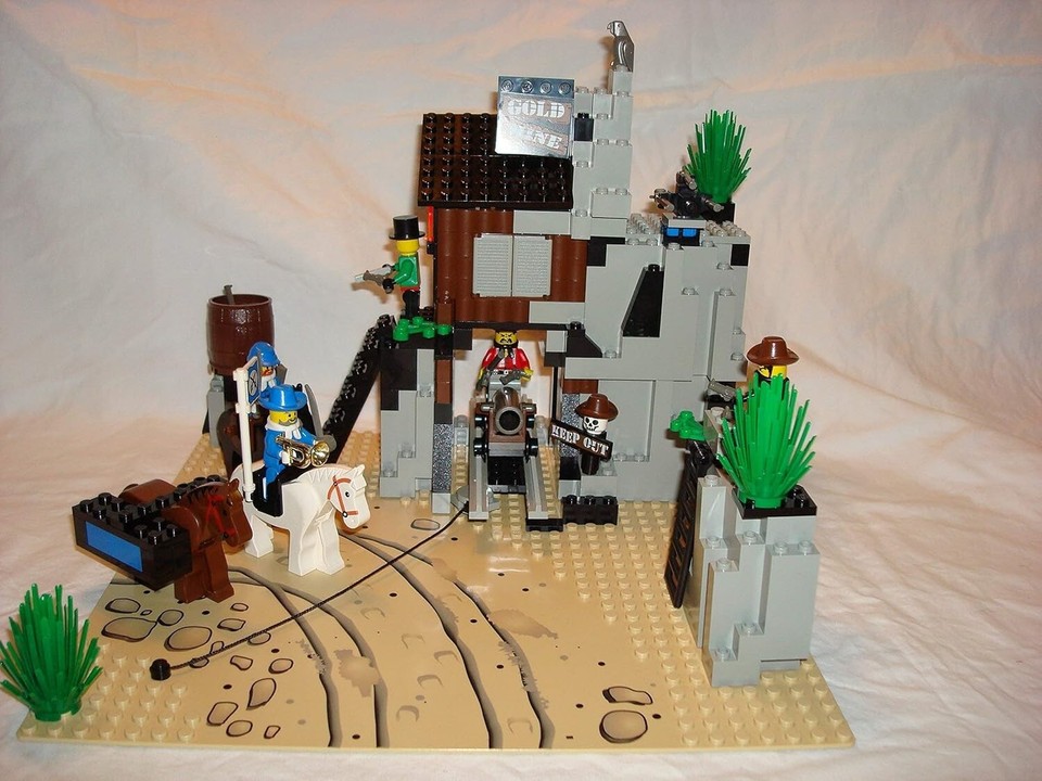 Lego Bandit's Secret Hide-Out 6761 Western Minifigure Building Set ...