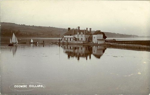 REAL PHOTOGRAPHIC POSTCARD OF COOMBE CELLARS (NEAR TEIGNMOUTH), DEVON ...