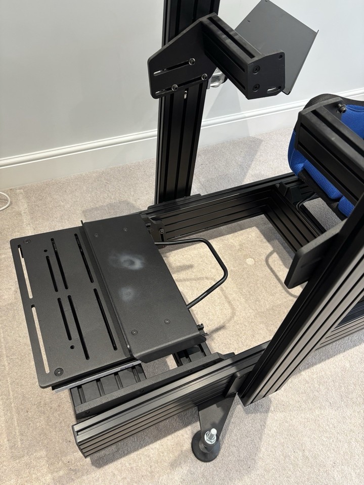 Sim-Lab P1X Racing Rig Cockpit with Bucket Seat and Triple Screen ...