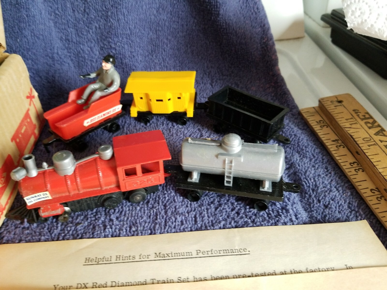 Vintage DX Red Diamond RR Battery Operated HO Electric Train Set in ...