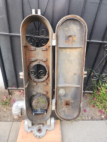 UNION SWITCH & SIGNAL STYLE R2 COLORLIGHT SIGNAL, MAST, JUNCTION BOX ...