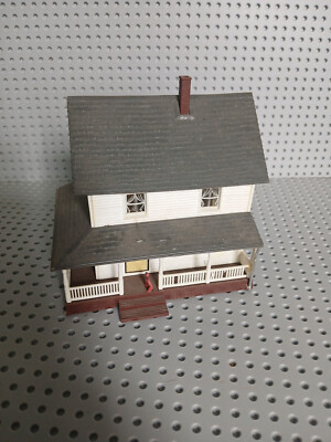 REVELL~ HO SCALE ~ 2 STORY FARM HOUSE with WRAP AROUND PORCH ~ BUILT | eBay