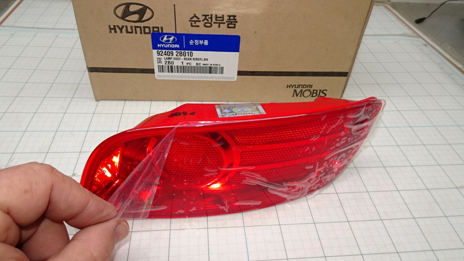 Hyundai Kia 92409 2B010 Rear Reflector for Bumper Some Santa Fe Right ...