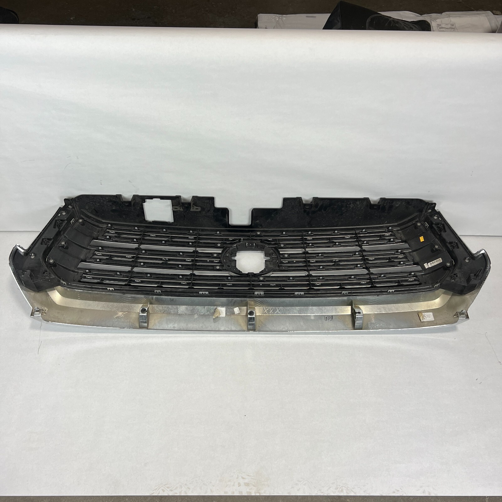 OEM 2018 2019 2020 21 Toyota Tundra Front Upper Grille Chrome Silver ...