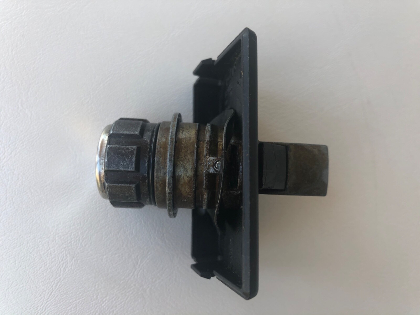 1988 1989 1990 1991 1992 VOLVO 740/940 GLOVE BOX LATCH NO KEY FACTORY ...