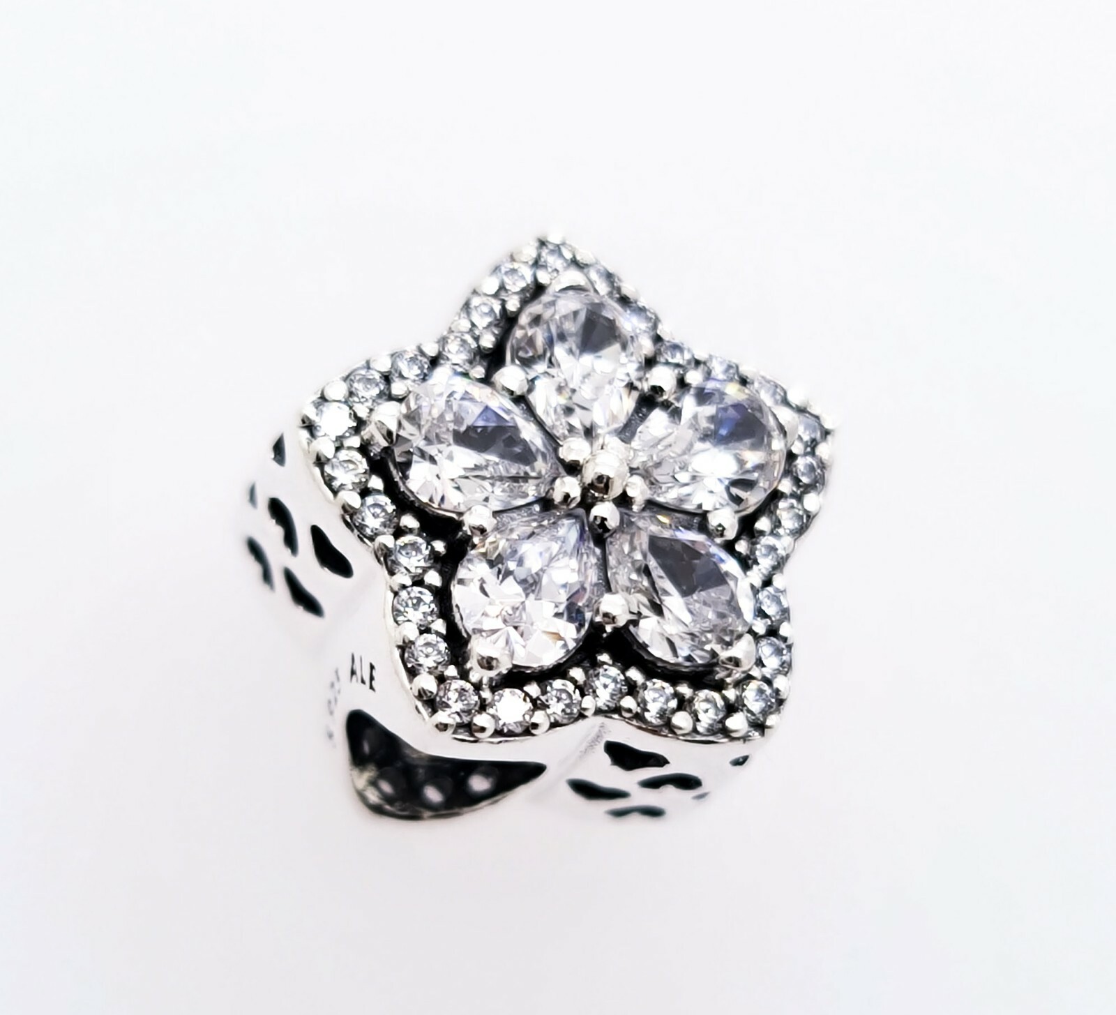 New 100% Authentic PANDORA 925 Sparkling Snowflake Pave Charm Pendant ...