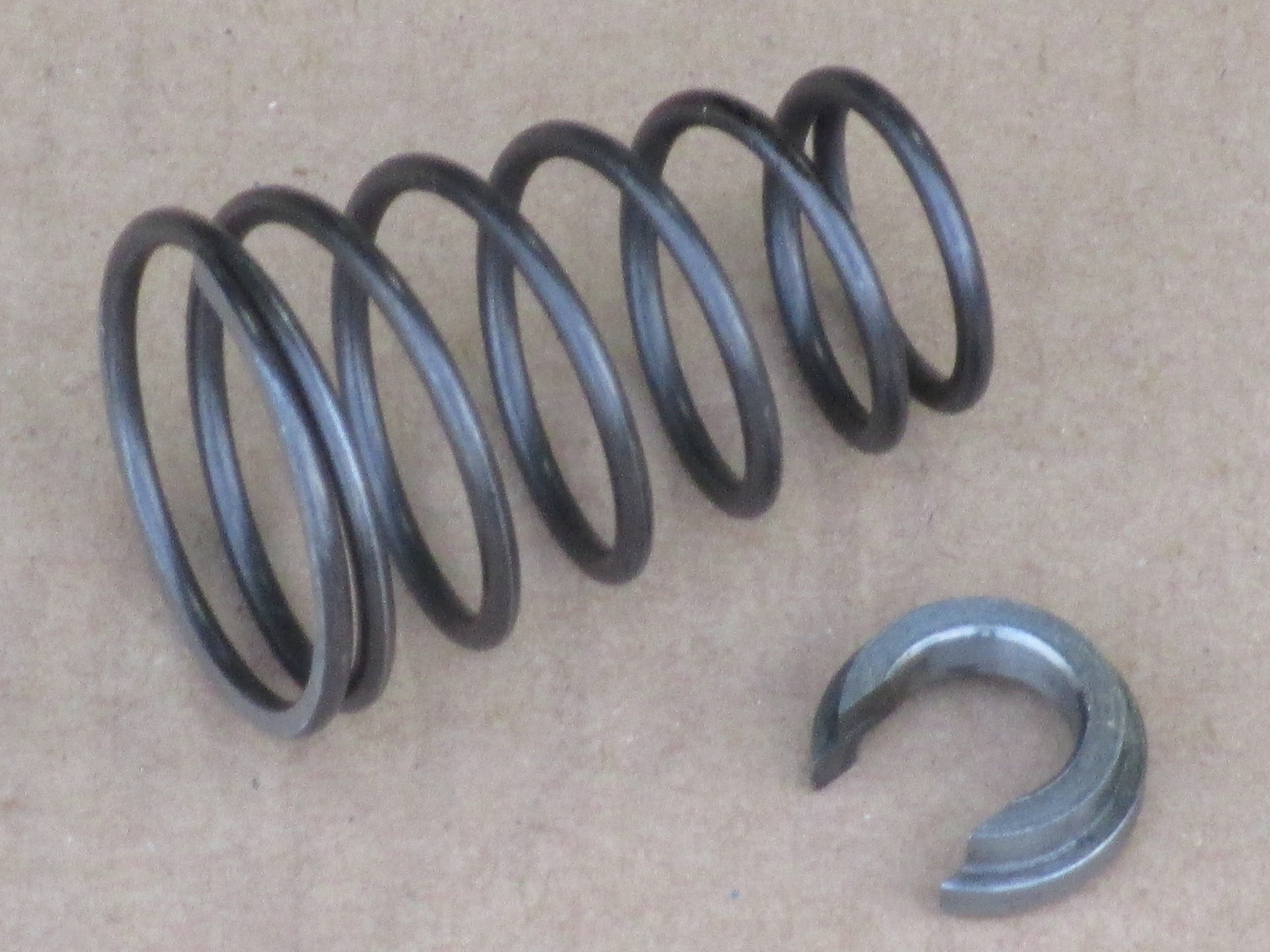 GEAR SHIFT LEVER SPRING + CLIP FOR MASSEY FERGUSON MF INDUSTRIAL 3165 ...
