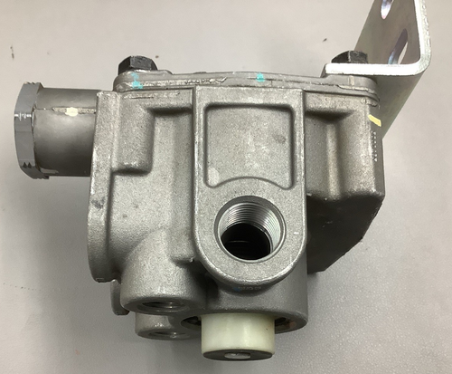 Bendix Air Brake R-12 Relay Valve 909828 for sale online | eBay