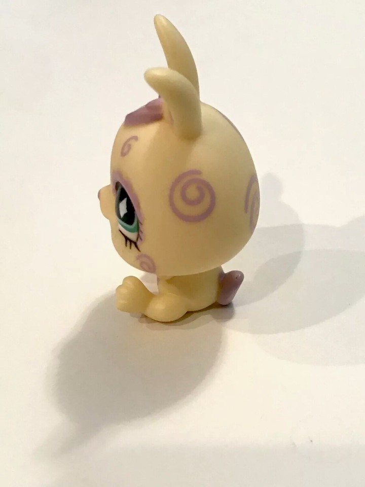 Littlest Pet Shop LPS #471 Yellow sitting Bunny Green Diamond Eyes ...