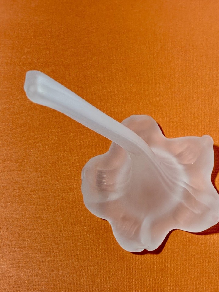 Frosted Glass Lily With Stem White Satin Glass Bud Vase 7.5” | eBay