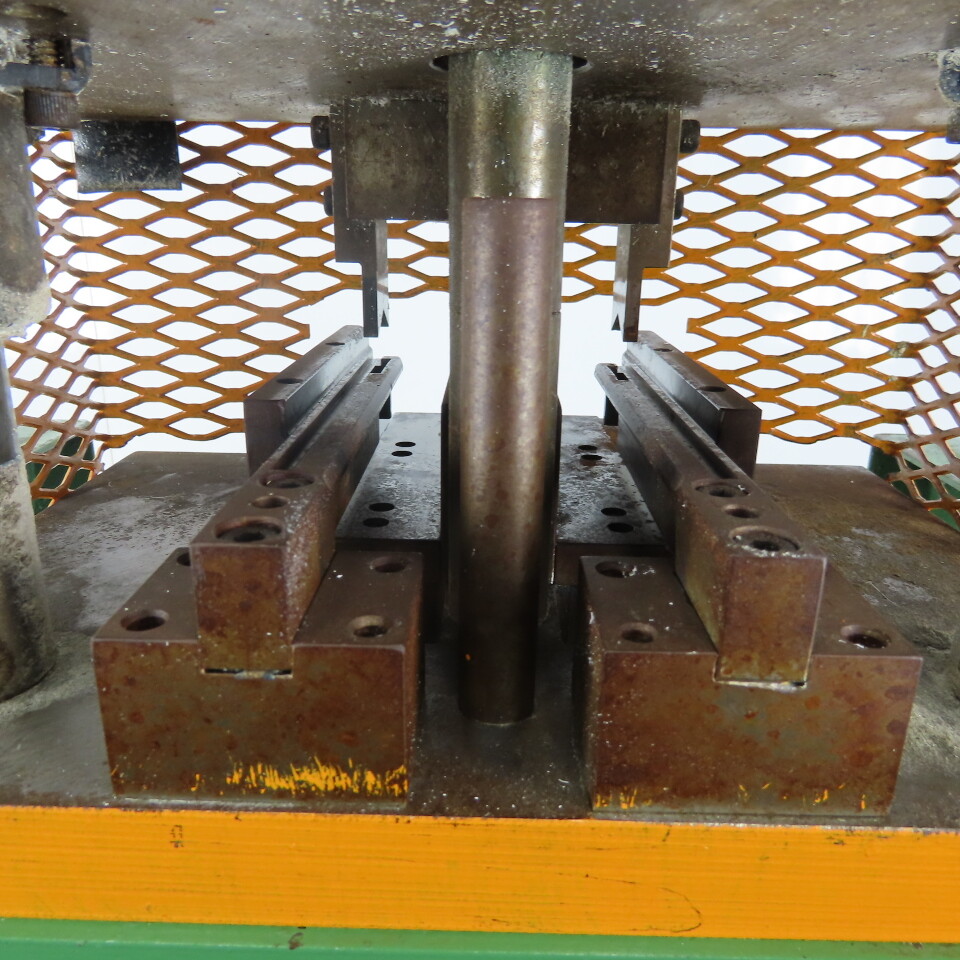 1-1/2" Stroke Pneumatic Air Powered 2 Post Toggle/Punch Press Foot Trip ...