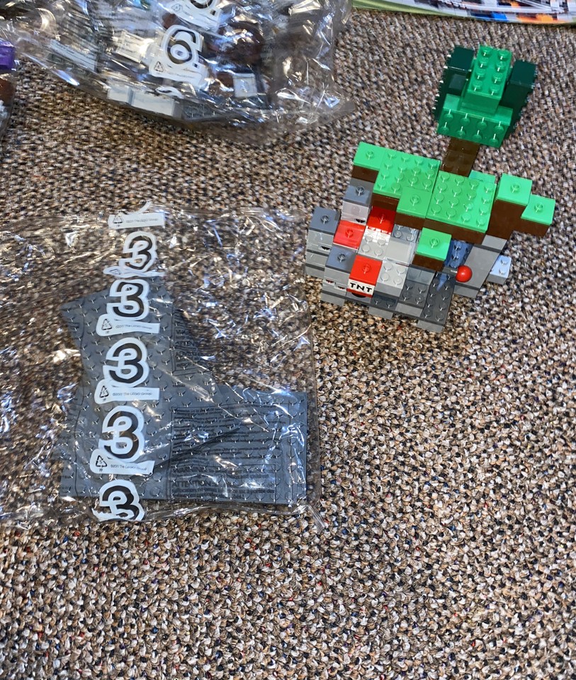 Retired LEGO Minecraft 21118 The Mine 100% Complete new with damaged ...