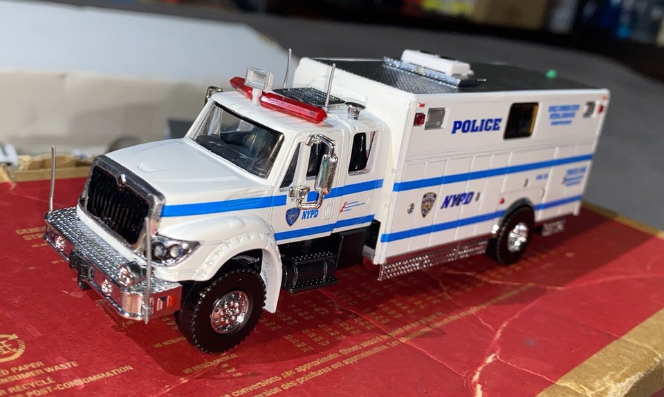 Kitbash 1-1 1/64 Mobile Command Post NYPD NEW YORK POLICE DPT MANHATTAN ...