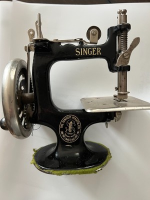 Sewing Machines - Mini Singer Sewing Machine