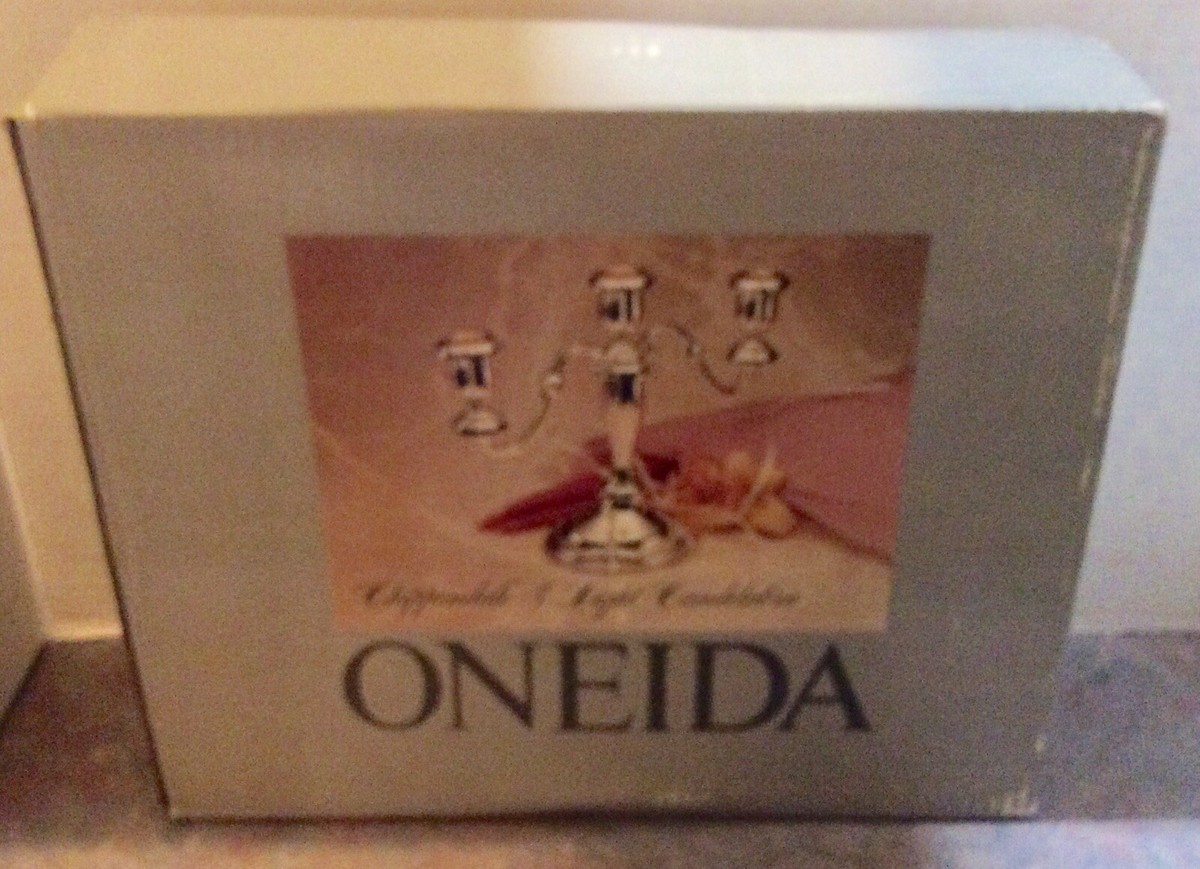 Oneida 3 Light Candelabra Dual Tone Hollis 74 Piece Everyday Flatware