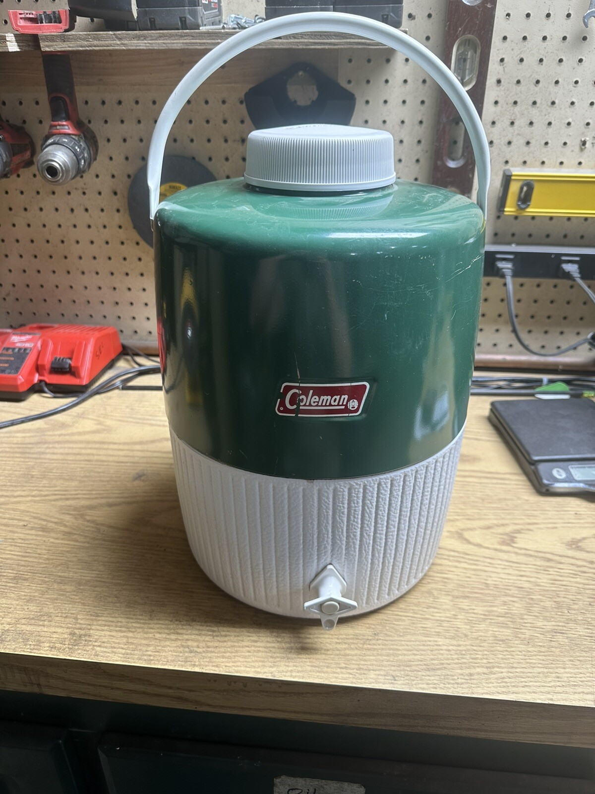 COLEMAN Vintage Water Jug Cooler Drink Dispenser green/White 2-3 ...