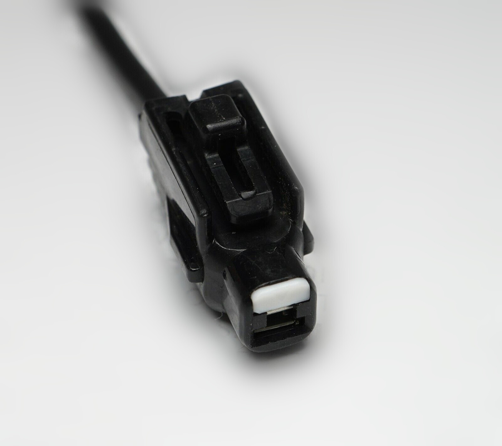 2005-2009 Land Rover LR3 Starter Solenoid Pigtail Plug Connector ...