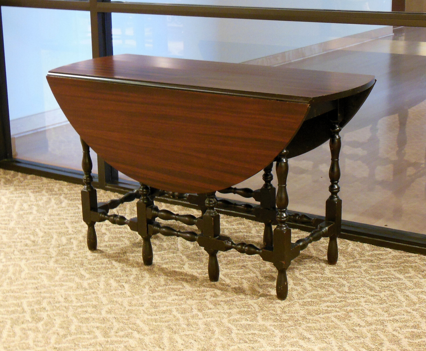 Handsome Antique Dark Mahogany Round 48" Drop Leaf Gate Leg Table w One ...