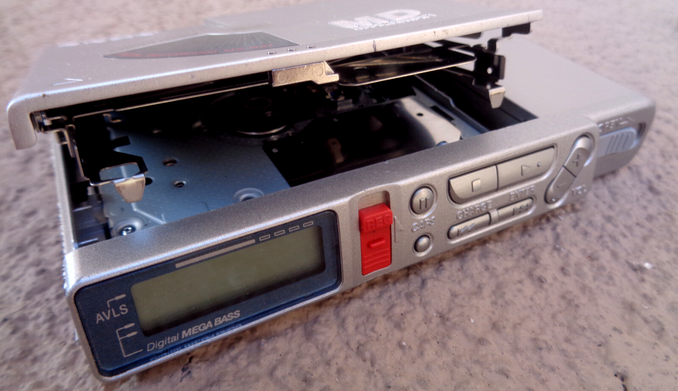 SONY MZ-R37 PORTABLE MINIDISC PLAYER RECORDER TESTED WORKING + 2 BLANK ...