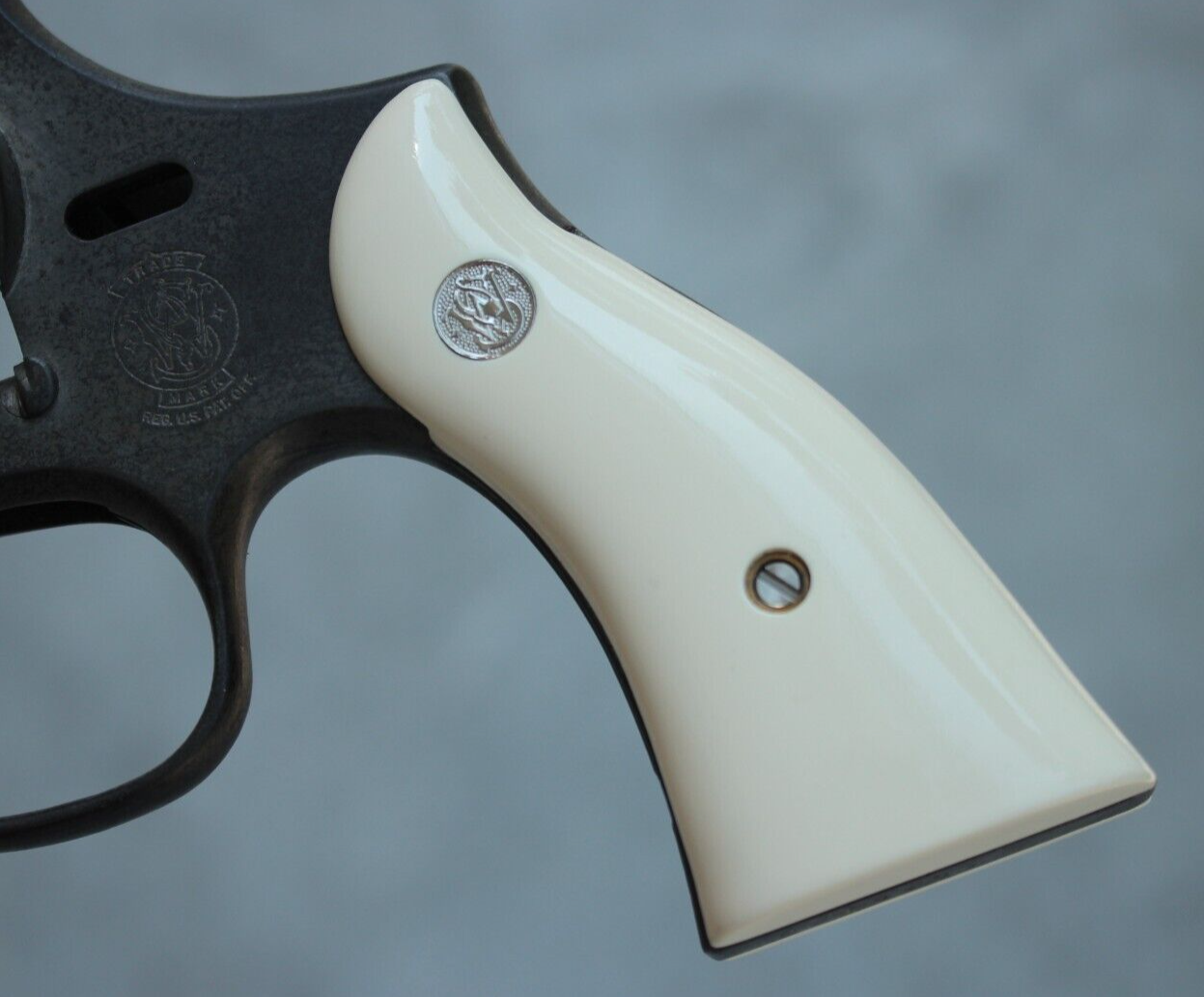 S&W K, L FRAME SQUARE BUTT GRIPS MODEL 66, 617, 686 RESIN IVORY NICE # ...