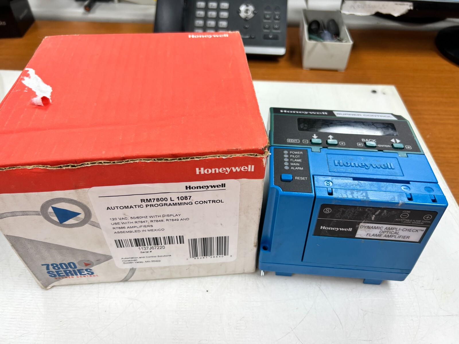 👀 HONEYWELL 120 VAC BURNER CONTROL RM7800L1087 / S7800A1142 ...