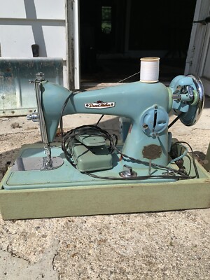 Precision Built dressmaker Sewing Machine. Vintage Find! With Carrying ...