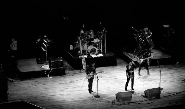 Robbin Grider and Joyce 'Fenderella' Irby etc of Klymaxx 1987 OLD MUSIC ...