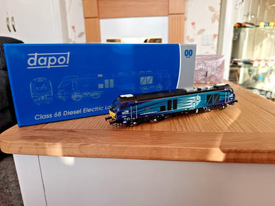 DAPOL 00 CLASS 68 DIESEL LOCO IN 'DRS COMPASS' LIVERY No 68 002 MINT ...