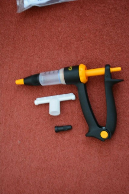Novartis Crovect Pour on Gun 20ml - Livestock Equipment Applicator ...
