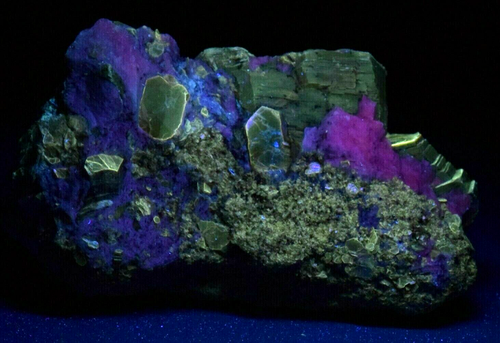 170 Grams Natural Fluorescent Phlogopite Crystals on matrix | eBay
