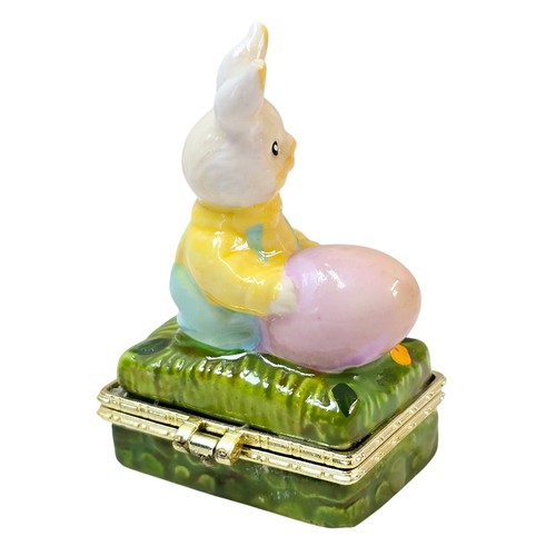 Vtg Easter Bunny Hinged Trinket Box, Ceramic, Rabbit holding Eggs ...