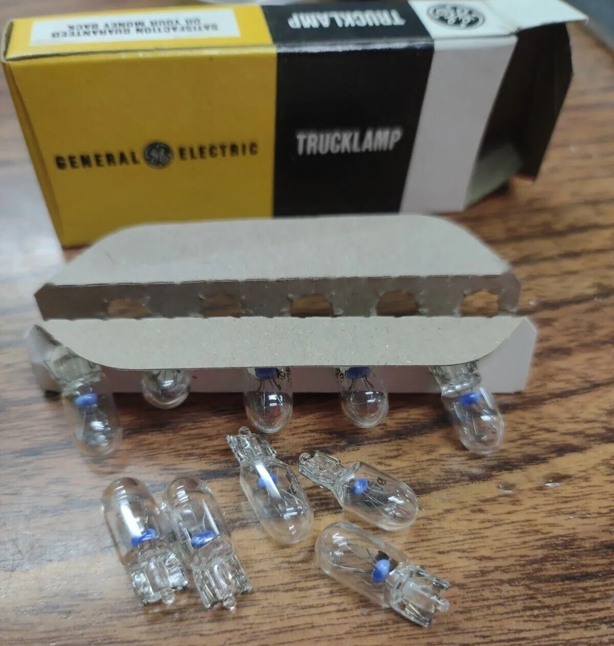 Box of 10 GE #161 Lamp Auto Bulb Automotive 14V 2.66W 0.19a 161 Vintage ...