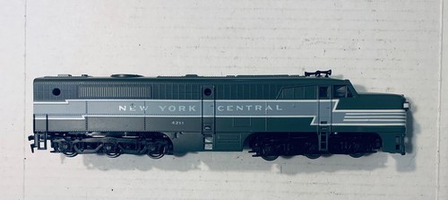 ALCO Pa1 Diesel Powered Passenger Locomotive NYC 4211 HO Athearn 3303 ...