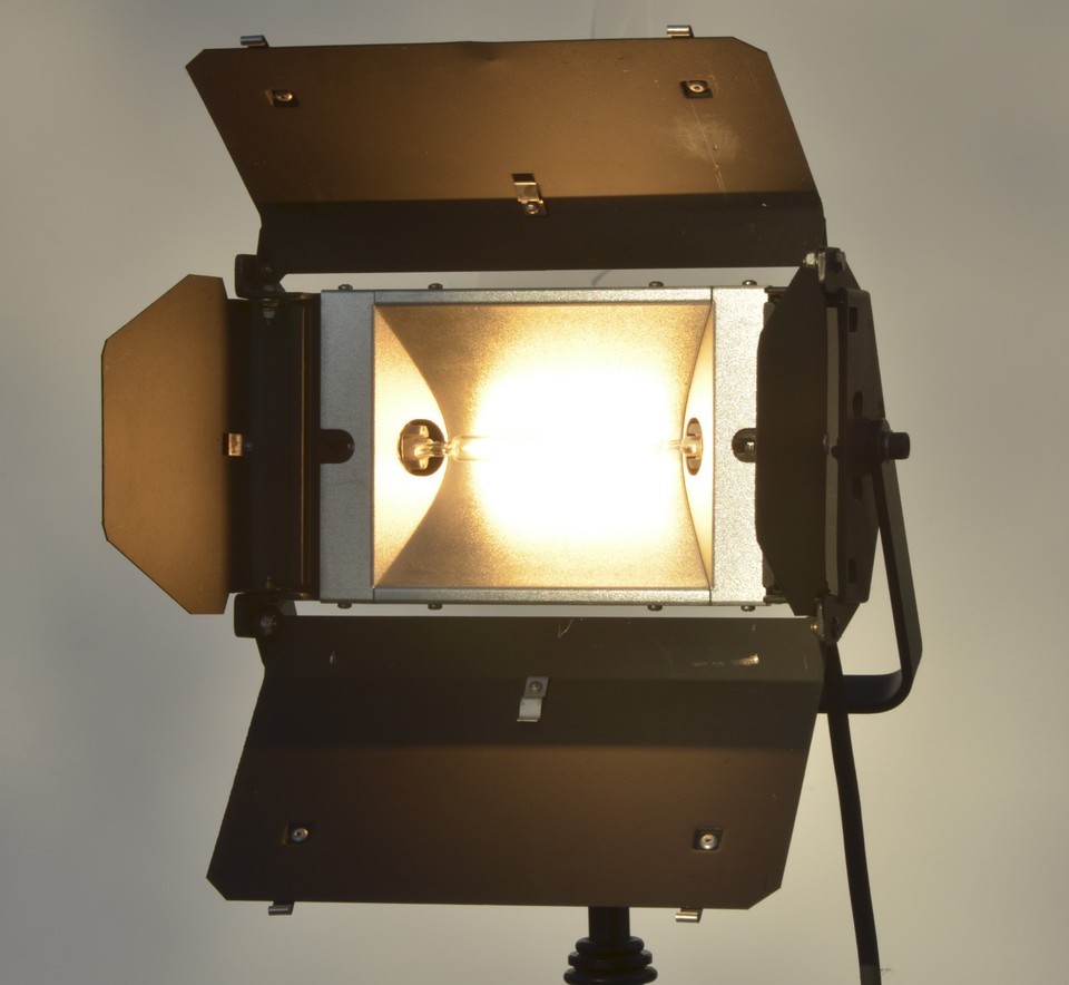 Broad Light 1K Quartz 4 Blade Barndoor w Gel Clips Rank Lighting Italy ...