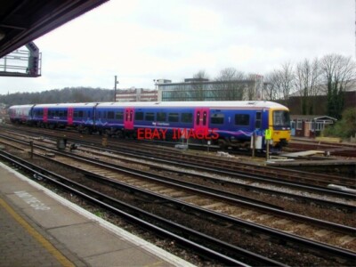 PHOTO A FIRST GREAT WESTERN CLASS 156 ARRIVES AT REDHILL (PLATFORM 3A ...