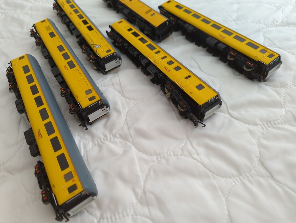 Hornby Network Rail Coaches X6 Job Lot Improving Your Railway - OO ...